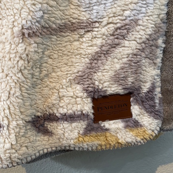 Pendleton | Bedding | Pendleton Southwest Reversible Throw Blanket ...